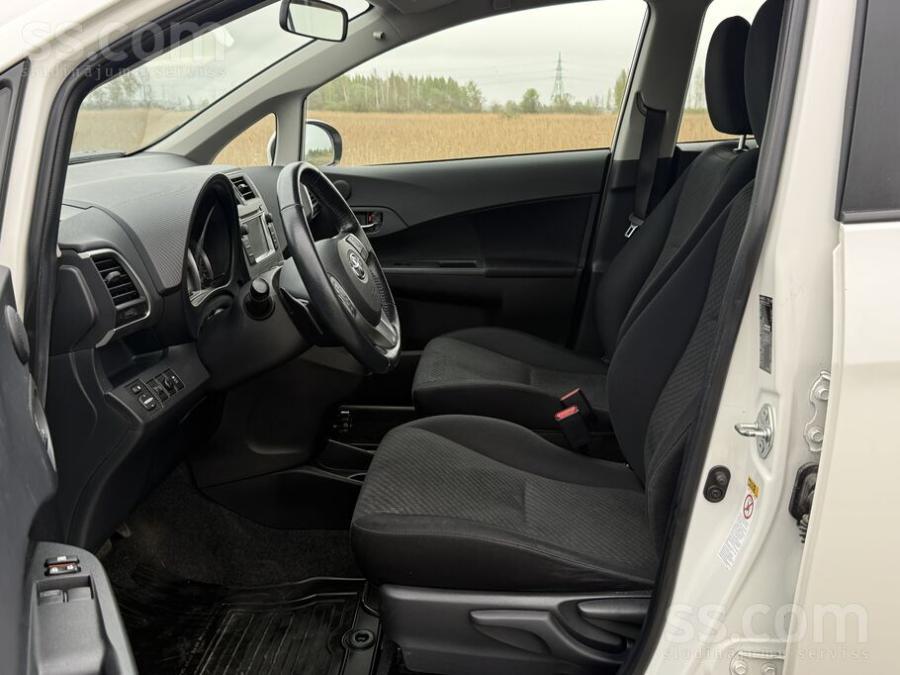 Balts Toyota Verso-S 2011 Liepāja, ar dzinēja tilpumu 1.30 L un nobraukumu 34 tūkst. km par 6600 €, foto 15 vietnē AUTOMOTO.COM.LV