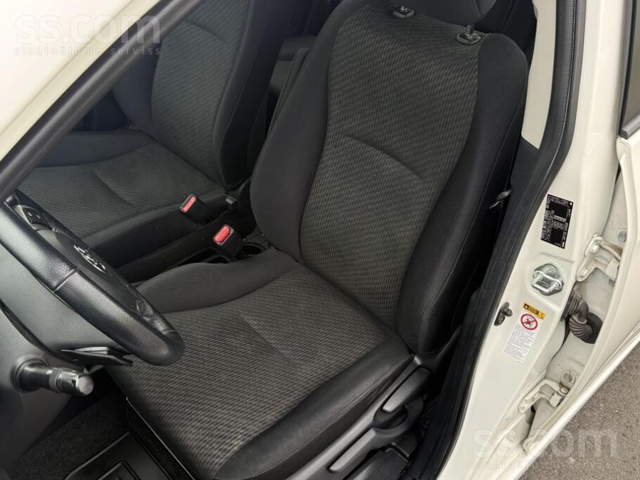 Balts Toyota Verso-S 2011 Liepāja, ar dzinēja tilpumu 1.30 L un nobraukumu 34 tūkst. km par 6600 €, foto 16 vietnē AUTOMOTO.COM.LV