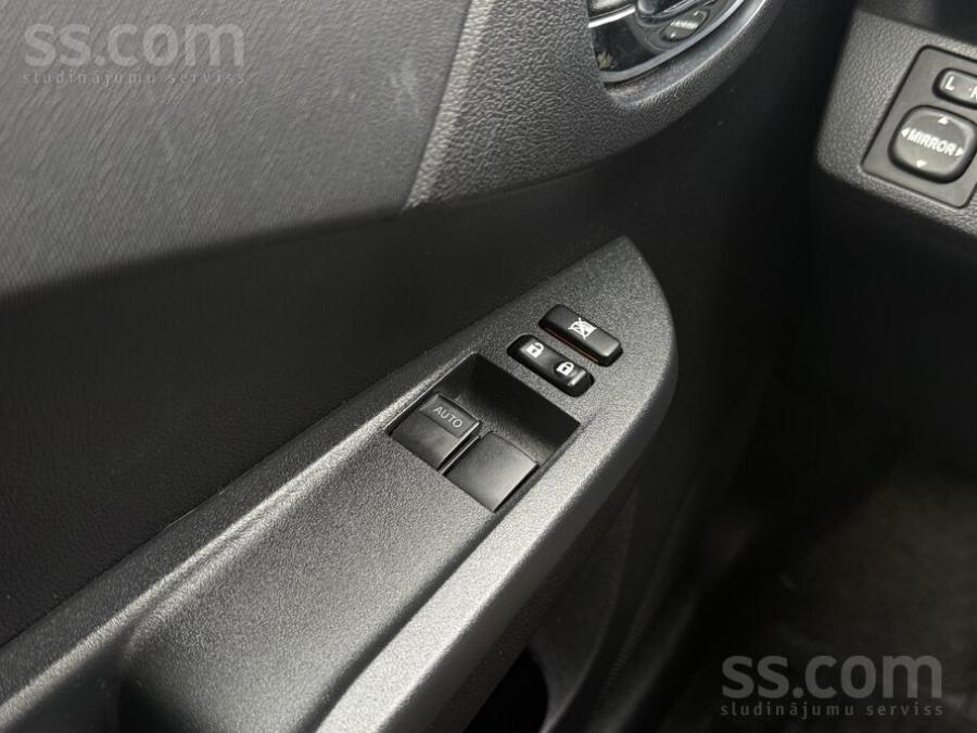 Balts Toyota Verso-S 2011 Liepāja, ar dzinēja tilpumu 1.30 L un nobraukumu 34 tūkst. km par 6600 €, foto 22 vietnē AUTOMOTO.COM.LV