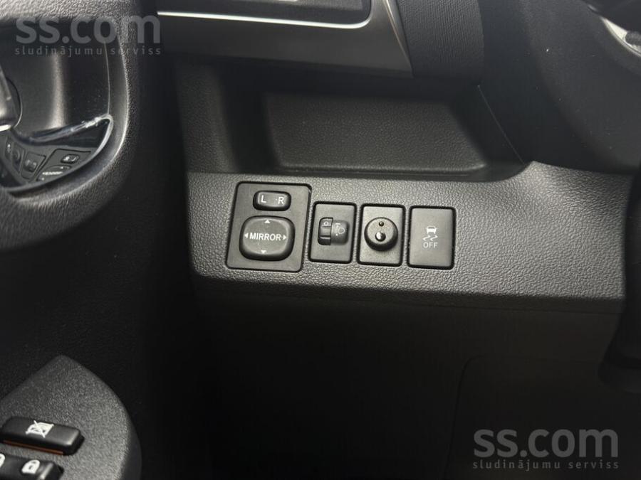 Balts Toyota Verso-S 2011 Liepāja, ar dzinēja tilpumu 1.30 L un nobraukumu 34 tūkst. km par 6600 €, foto 23 vietnē AUTOMOTO.COM.LV