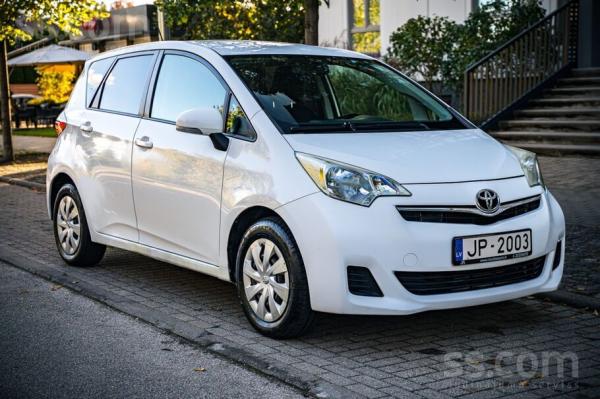 Toyota Verso-S 2011 Rīga vietnē Balts Toyota Verso-S 2011 Rīga, ar dzinēja tilpumu 1.30 L un nobraukumu 180 tūkst. km par 3990 €, foto 4 vietnē AUTOMOTO.COM.LV