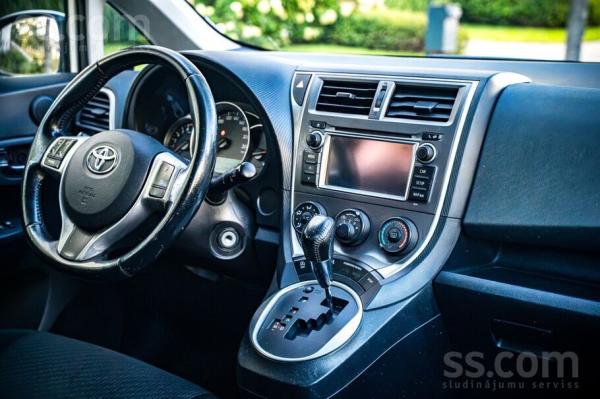 Toyota Verso-S 2011 Rīga vietnē Balts Toyota Verso-S 2011 Rīga, ar dzinēja tilpumu 1.30 L un nobraukumu 180 tūkst. km par 3990 €, foto 8 vietnē AUTOMOTO.COM.LV