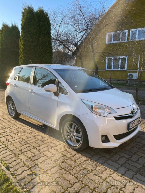 White Toyota Verso-S 2012 in Tartu, with an engine capacity of 1.40 L and mileage of 218 thousand km for 4500 €, photo 3 on AUTOMOTO.COM.LV