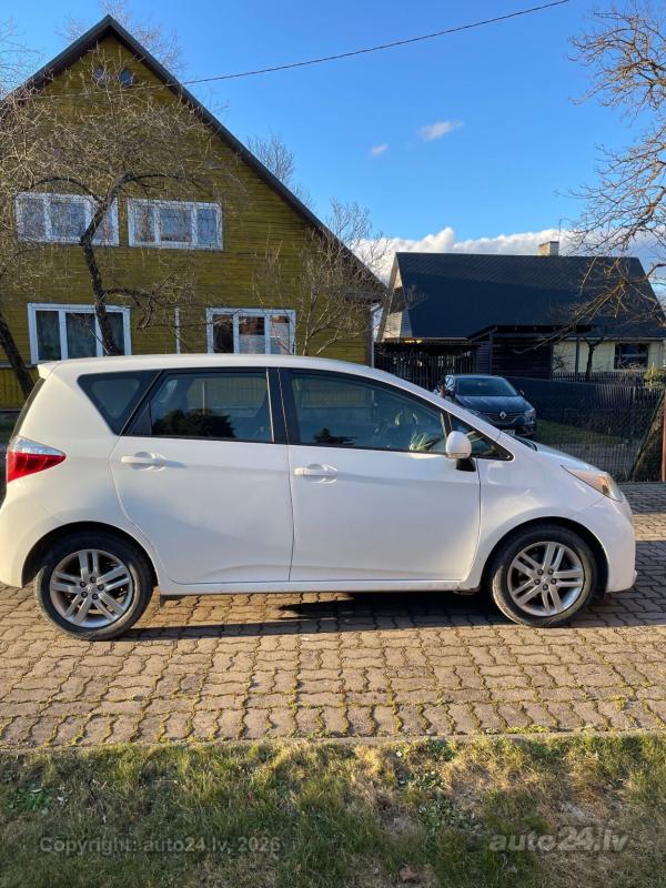 White Toyota Verso-S 2012 in Tartu, with an engine capacity of 1.40 L and mileage of 218 thousand km for 4500 €, photo 4 on AUTOMOTO.COM.LV