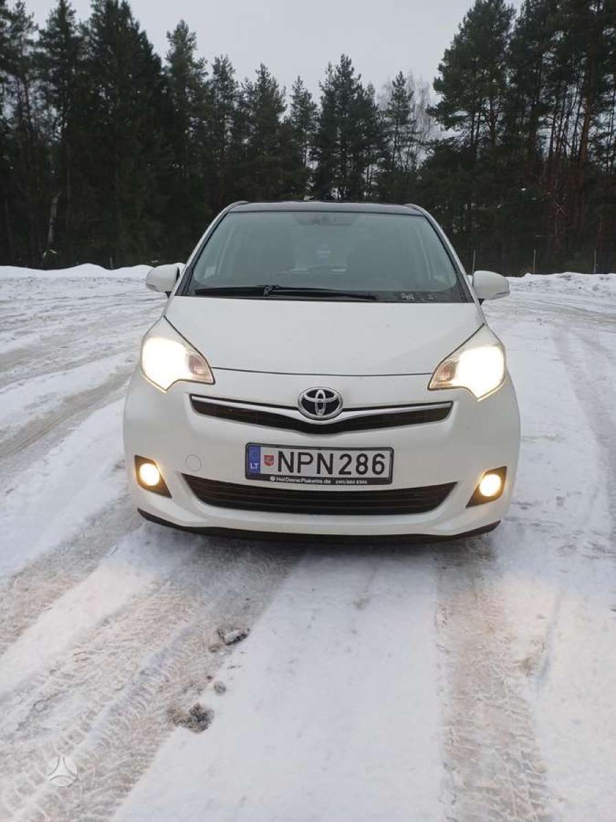 Balts Toyota Verso-S 2012 Ukmergė, ar dzinēja tilpumu 1.40 L un nobraukumu 177 tūkst. km par 4999 €, foto 2 vietnē AUTOMOTO.COM.LV