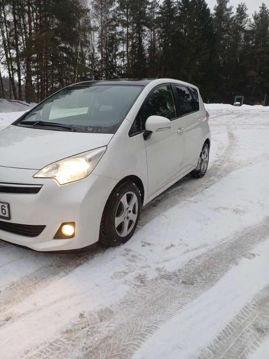 Balts Toyota Verso-S 2012 Ukmergė, ar dzinēja tilpumu 1.40 L un nobraukumu 177 tūkst. km par 4999 €, foto 3 vietnē AUTOMOTO.COM.LV