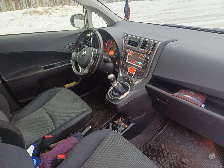 Balts Toyota Verso-S 2012 Ukmergė, ar dzinēja tilpumu 1.40 L un nobraukumu 177 tūkst. km par 4999 €, foto 10 vietnē AUTOMOTO.COM.LV
