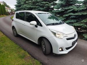 Balts Toyota Verso-S 2013 Utena, ar dzinēja tilpumu 1.36 L un nobraukumu 221 tūkst. km par 4600 €, foto 3 vietnē AUTOMOTO.COM.LV