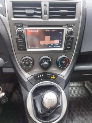 Balts Toyota Verso-S 2013 Utena, ar dzinēja tilpumu 1.36 L un nobraukumu 221 tūkst. km par 4600 €, foto 8 vietnē AUTOMOTO.COM.LV