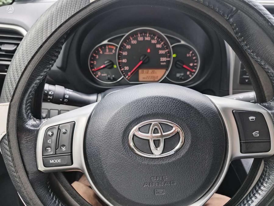Balts Toyota Verso-S 2013 Utena, ar dzinēja tilpumu 1.36 L un nobraukumu 221 tūkst. km par 4600 €, foto 12 vietnē AUTOMOTO.COM.LV