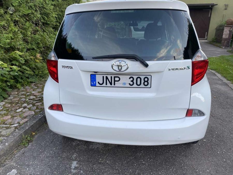 Balts Toyota Verso-S 2013 Kauņa, ar dzinēja tilpumu 1.33 L un nobraukumu 190 tūkst. km par 4900 €, foto 4 vietnē AUTOMOTO.COM.LV