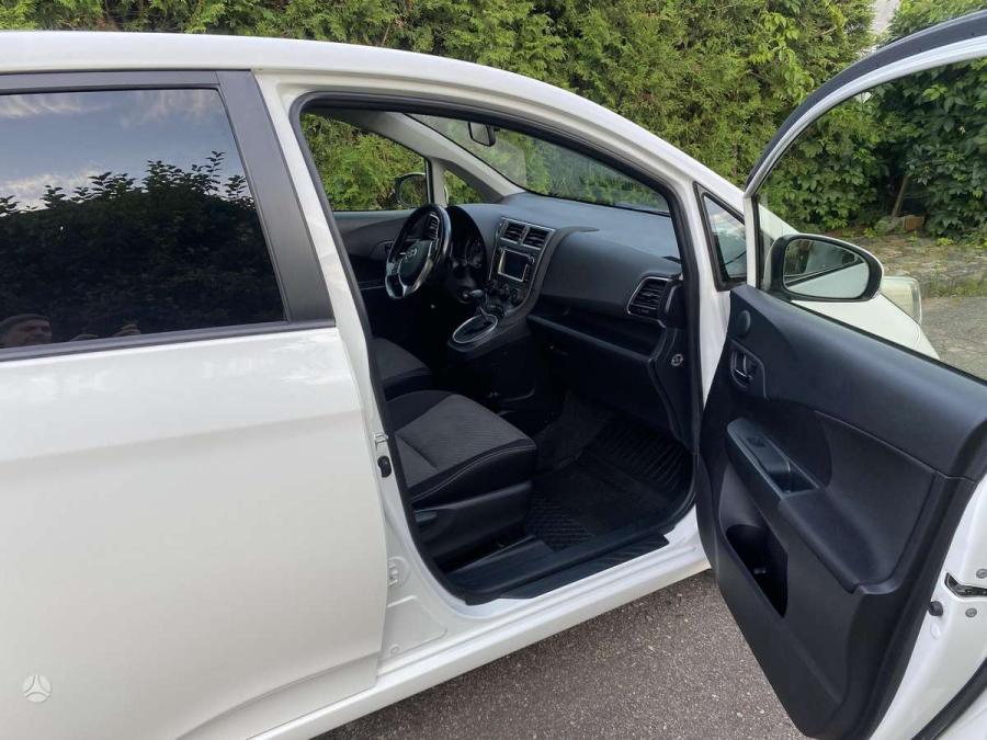 Balts Toyota Verso-S 2013 Kauņa, ar dzinēja tilpumu 1.33 L un nobraukumu 190 tūkst. km par 4900 €, foto 9 vietnē AUTOMOTO.COM.LV
