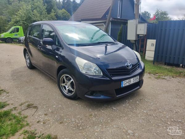 Toyota Verso 2010 in Siauliai, with an engine capacity of 2.00 L and mileage of 350 thousand km for 2900 €, photo 2 on AUTOMOTO.COM.LV