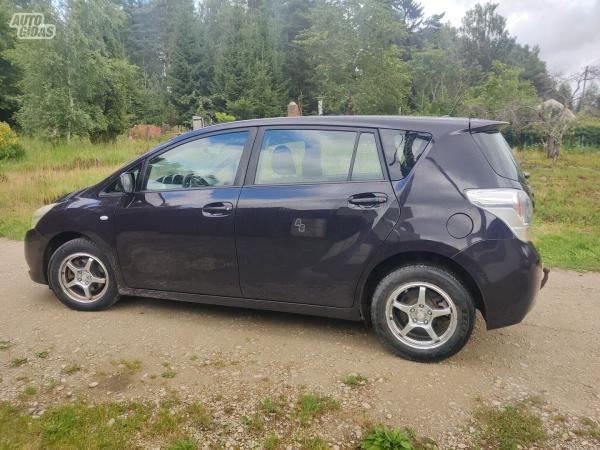 Toyota Verso 2010 in Siauliai, with an engine capacity of 2.00 L and mileage of 350 thousand km for 2900 €, photo 7 on AUTOMOTO.COM.LV