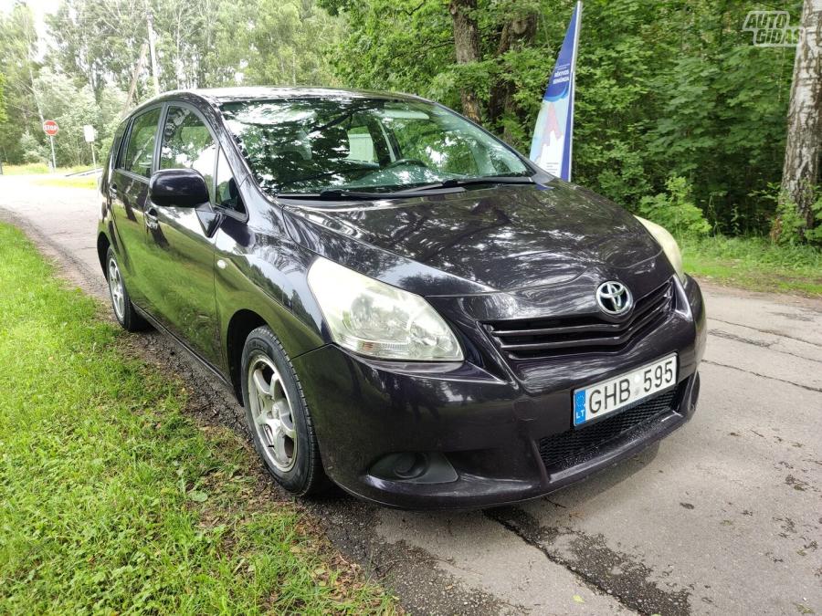 Toyota Verso 2010 in Siauliai, with an engine capacity of 2.00 L and mileage of 350 thousand km for 2850 €, photo 1 on AUTOMOTO.COM.LV