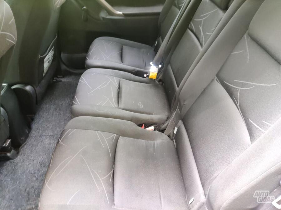 Toyota Verso 2010 in Siauliai, with an engine capacity of 2.00 L and mileage of 350 thousand km for 2850 €, photo 7 on AUTOMOTO.COM.LV