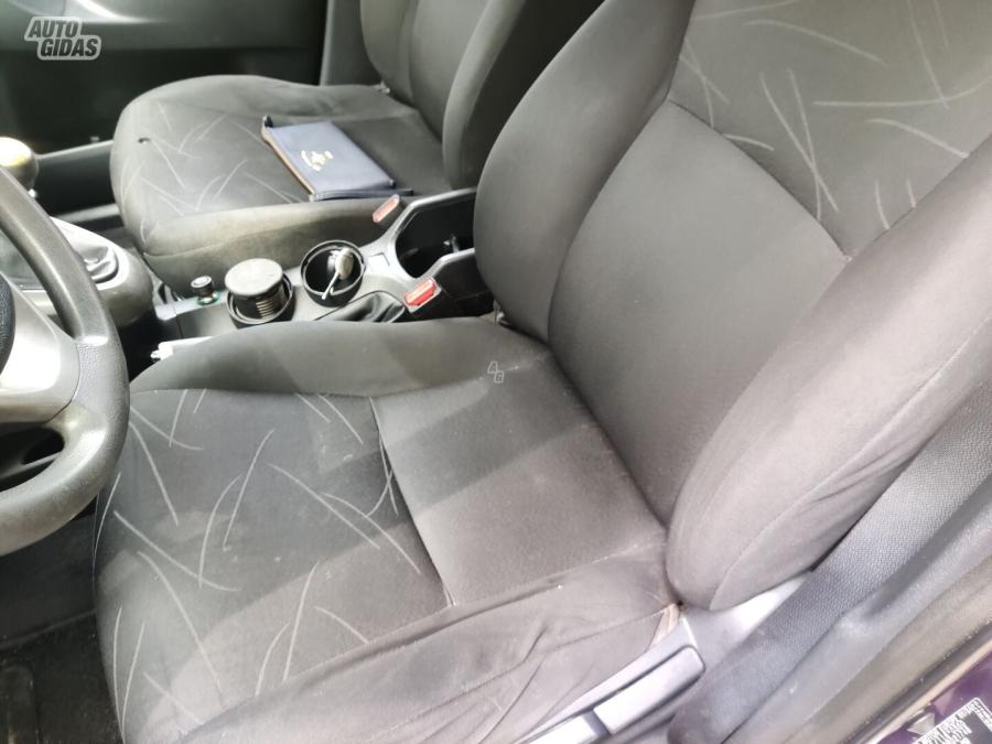 Toyota Verso 2010 in Siauliai, with an engine capacity of 2.00 L and mileage of 350 thousand km for 2850 €, photo 8 on AUTOMOTO.COM.LV