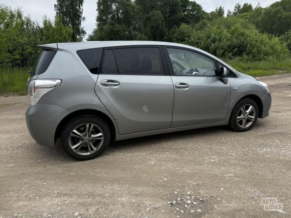 Toyota Verso 2011 Biržai, ar dzinēja tilpumu 2.00 L un nobraukumu 250 tūkst. km par 2200 €, foto 3 vietnē AUTOMOTO.COM.LV