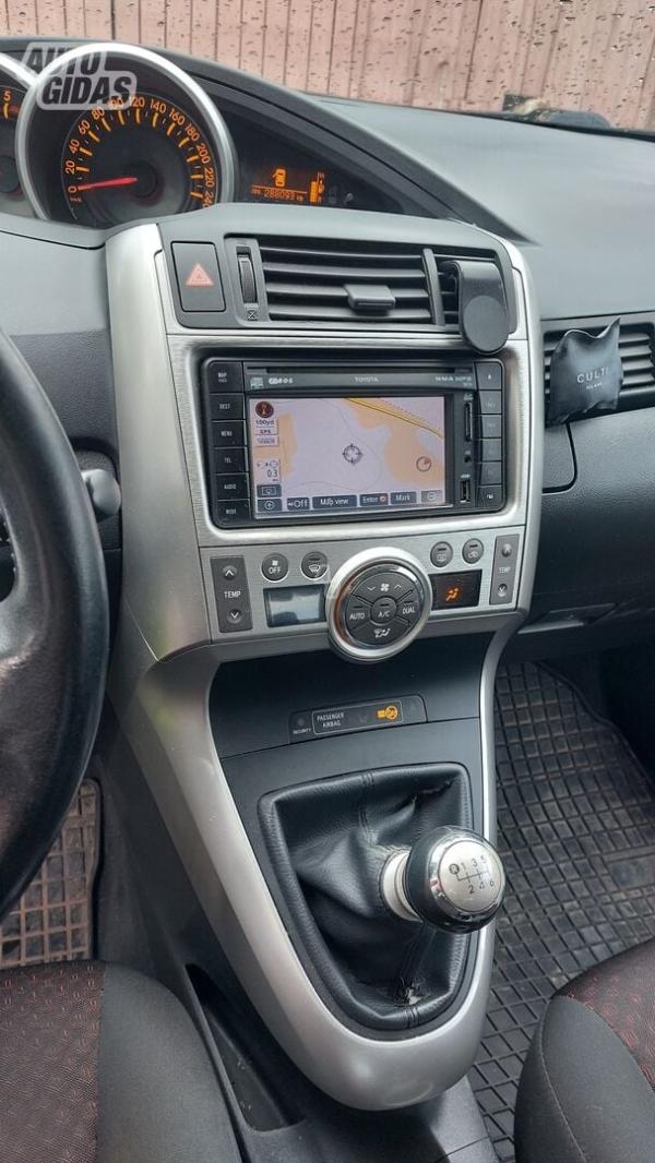 Toyota Verso 2011 Akmenė, ar dzinēja tilpumu 2.00 L un nobraukumu 288 tūkst. km par 4000 €, foto 4 vietnē AUTOMOTO.COM.LV