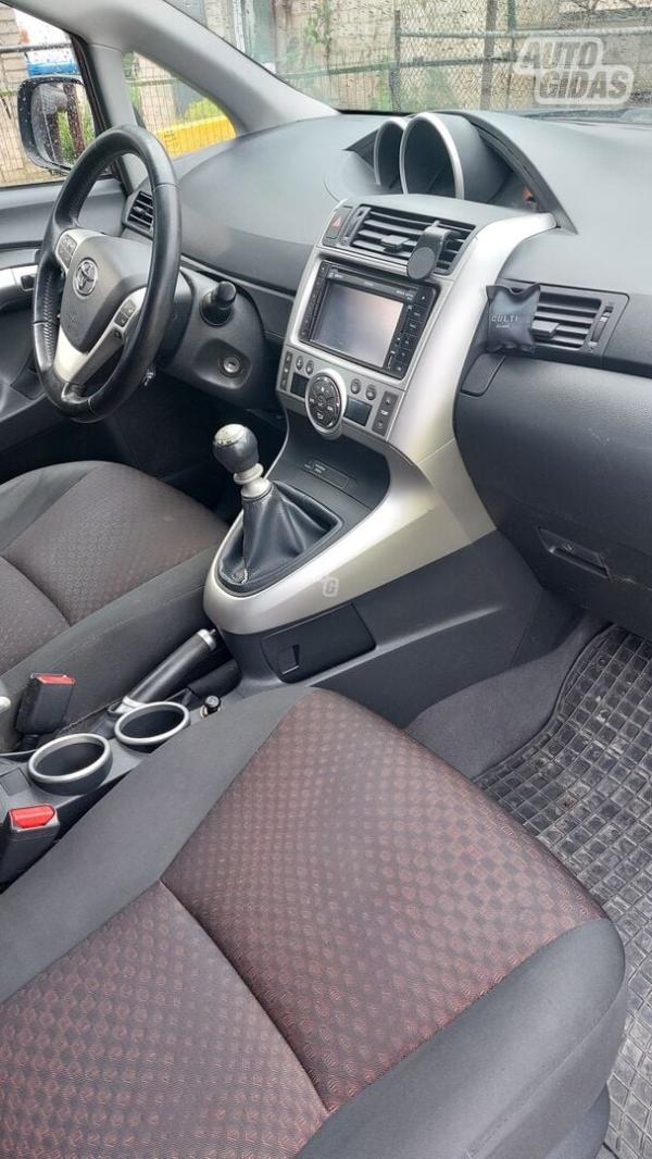 Toyota Verso 2011 Akmenė, ar dzinēja tilpumu 2.00 L un nobraukumu 288 tūkst. km par 4000 €, foto 5 vietnē AUTOMOTO.COM.LV