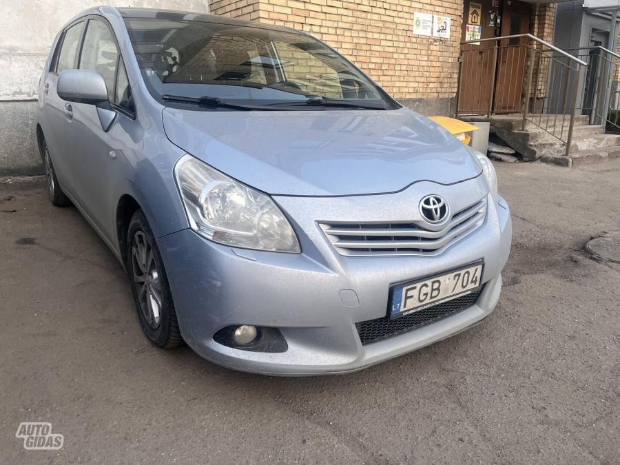 Toyota Verso 2011 Viļņa, ar dzinēja tilpumu 2.00 L un nobraukumu 323 tūkst. km par 1800 €, foto 1 vietnē AUTOMOTO.COM.LV