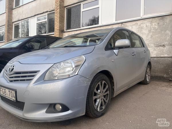 Toyota Verso 2011 Viļņa, ar dzinēja tilpumu 2.00 L un nobraukumu 323 tūkst. km par 1800 €, foto 3 vietnē AUTOMOTO.COM.LV