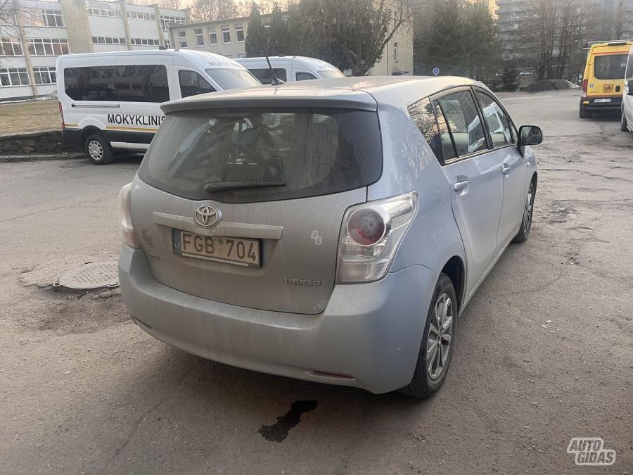 Toyota Verso 2011 Viļņa, ar dzinēja tilpumu 2.00 L un nobraukumu 323 tūkst. km par 1800 €, foto 4 vietnē AUTOMOTO.COM.LV