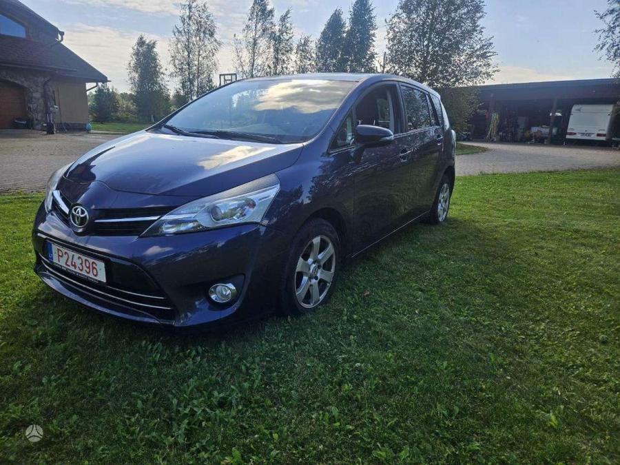 Violets Toyota Verso 2015 Viļņa, ar dzinēja tilpumu 1.60 L un nobraukumu 271 tūkst. km par 4900 €, foto 3 vietnē AUTOMOTO.COM.LV