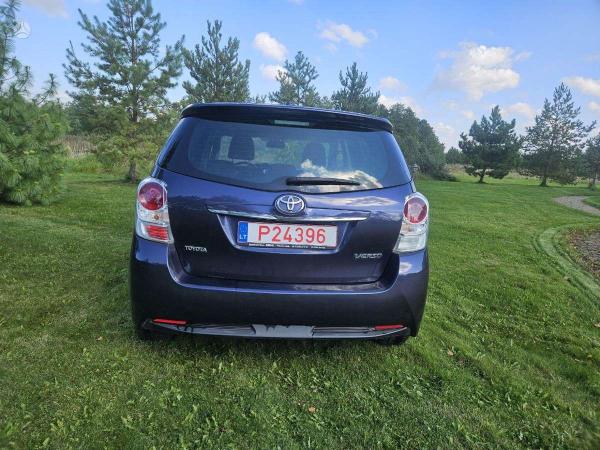 Violet Toyota Verso 2015 in Vilnius, with an engine capacity of 1.60 L and mileage of 271 thousand km for 4900 €, photo 5 on AUTOMOTO.COM.LV