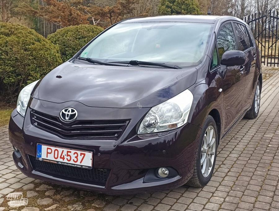 Violets Toyota Verso 2010 Telšiai, ar dzinēja tilpumu 2.20 L un nobraukumu 239 tūkst. km par 3950 €, foto 1 vietnē AUTOMOTO.COM.LV