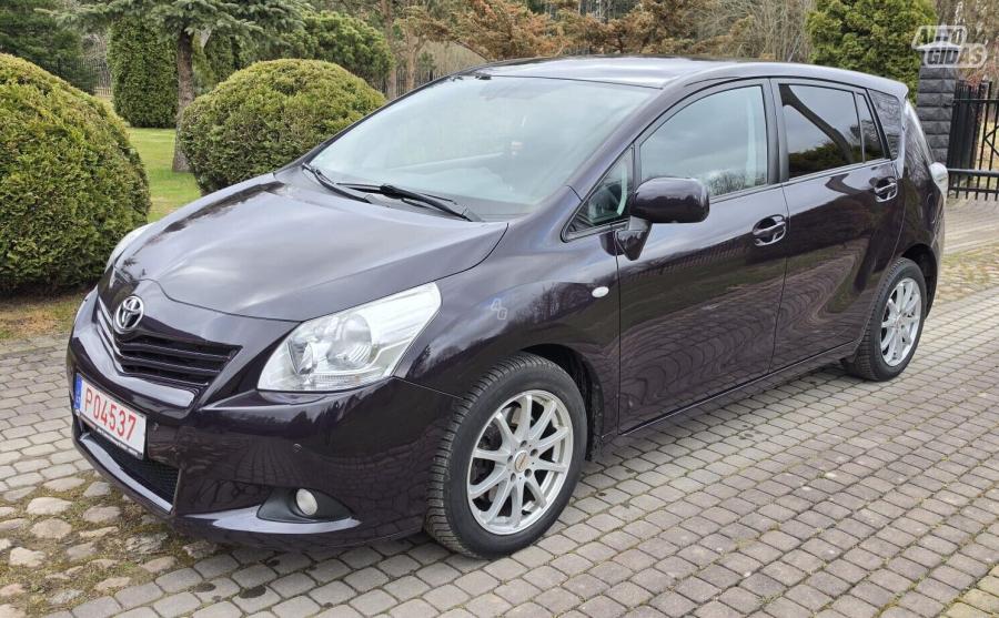 Violets Toyota Verso 2010 Telšiai, ar dzinēja tilpumu 2.20 L un nobraukumu 239 tūkst. km par 3950 €, foto 3 vietnē AUTOMOTO.COM.LV