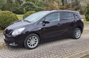 Violets Toyota Verso 2010 Telšiai, ar dzinēja tilpumu 2.20 L un nobraukumu 239 tūkst. km par 3950 €, foto 4 vietnē AUTOMOTO.COM.LV