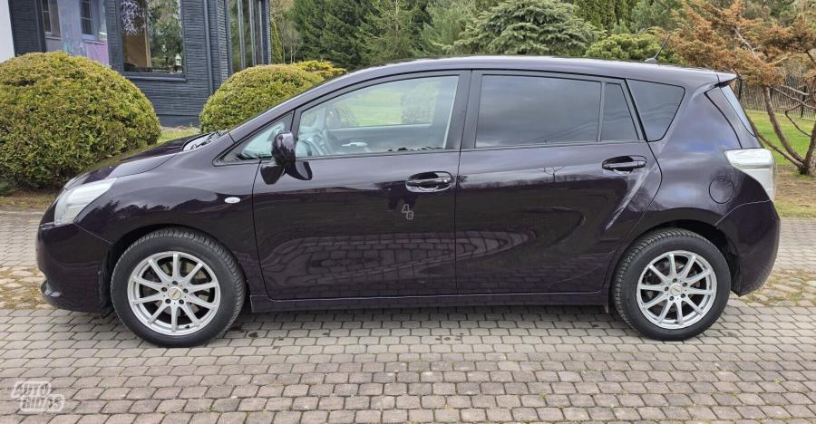Violets Toyota Verso 2010 Telšiai, ar dzinēja tilpumu 2.20 L un nobraukumu 239 tūkst. km par 3950 €, foto 5 vietnē AUTOMOTO.COM.LV