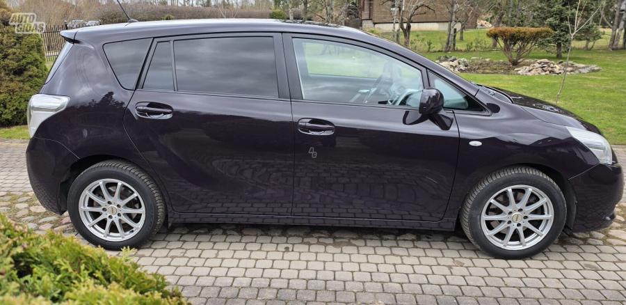 Violets Toyota Verso 2010 Telšiai, ar dzinēja tilpumu 2.20 L un nobraukumu 239 tūkst. km par 3950 €, foto 10 vietnē AUTOMOTO.COM.LV