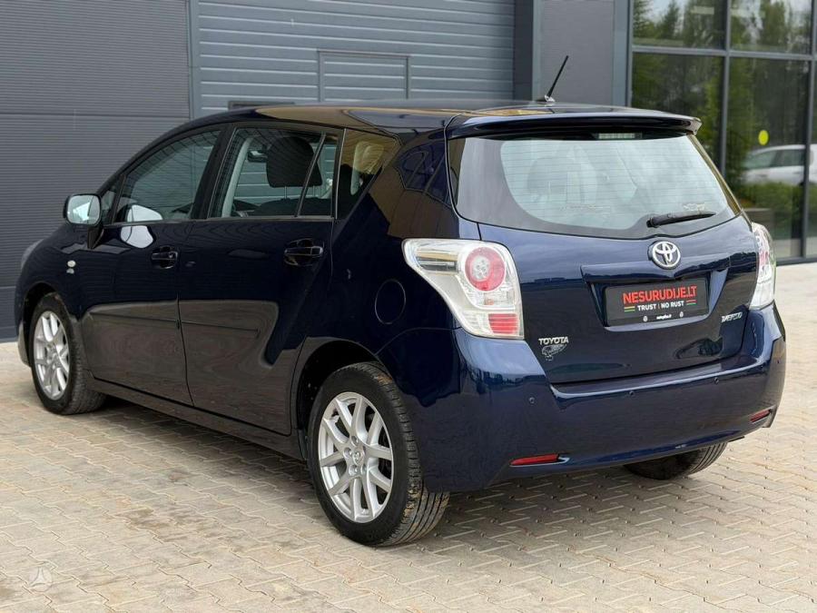 Violets Toyota Verso 2010 Viļņa, ar dzinēja tilpumu 2.23 L un nobraukumu 176 tūkst. km par 5999 €, foto 3 vietnē AUTOMOTO.COM.LV