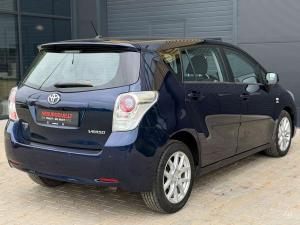 Violets Toyota Verso 2010 Viļņa, ar dzinēja tilpumu 2.23 L un nobraukumu 176 tūkst. km par 5999 €, foto 4 vietnē AUTOMOTO.COM.LV