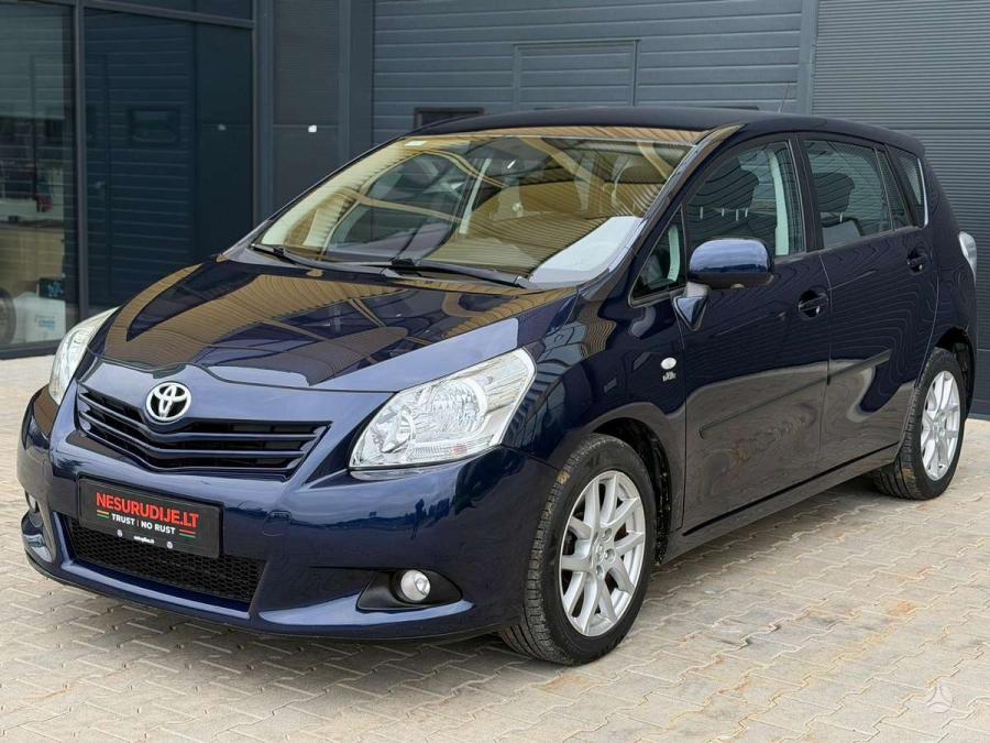 Violets Toyota Verso 2010 Viļņa, ar dzinēja tilpumu 2.23 L un nobraukumu 176 tūkst. km par 5999 €, foto 6 vietnē AUTOMOTO.COM.LV