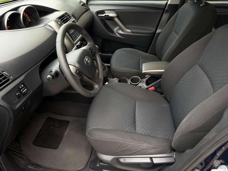 Violets Toyota Verso 2010 Viļņa, ar dzinēja tilpumu 2.23 L un nobraukumu 176 tūkst. km par 5999 €, foto 9 vietnē AUTOMOTO.COM.LV