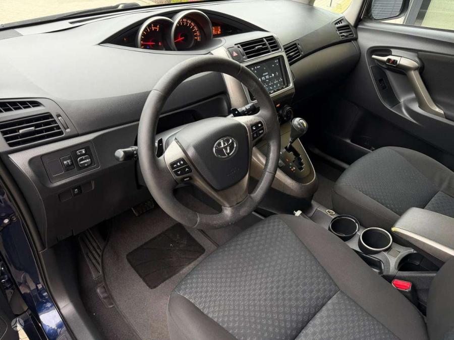 Violets Toyota Verso 2010 Viļņa, ar dzinēja tilpumu 2.23 L un nobraukumu 176 tūkst. km par 5999 €, foto 10 vietnē AUTOMOTO.COM.LV