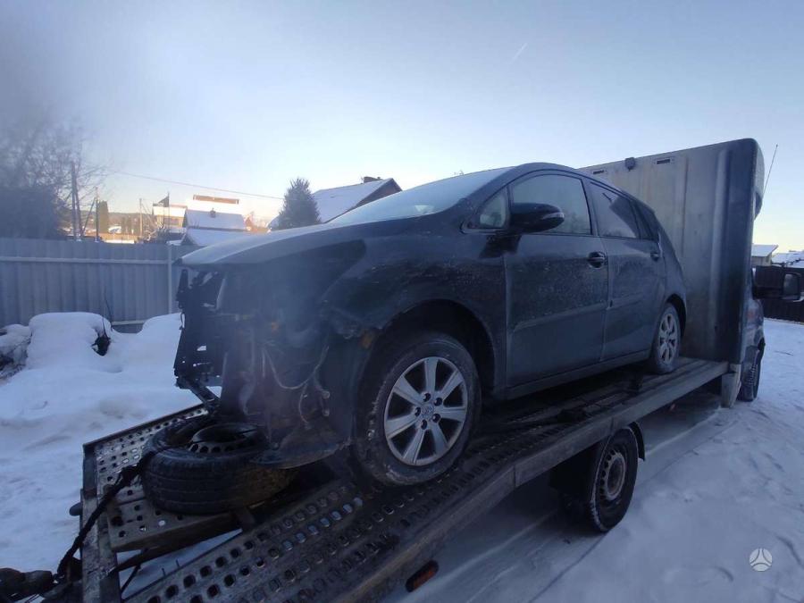 Violet Toyota Verso 2015 in Kaunas, with an engine capacity of 1.60 L and mileage of 120 thousand km for 2950 €, photo 16 on AUTOMOTO.COM.LV