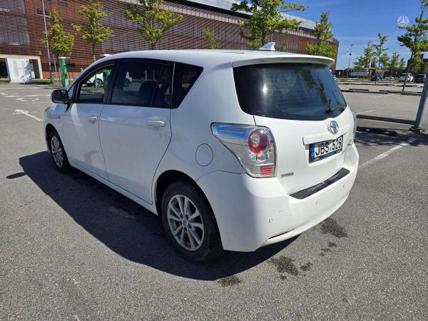 Balts Toyota Verso 2012 Klaipėda, ar dzinēja tilpumu 2.00 L un nobraukumu 332 tūkst. km par 2900 €, foto 4 vietnē AUTOMOTO.COM.LV