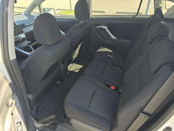 Balts Toyota Verso 2012 Klaipėda, ar dzinēja tilpumu 2.00 L un nobraukumu 332 tūkst. km par 2900 €, foto 6 vietnē AUTOMOTO.COM.LV