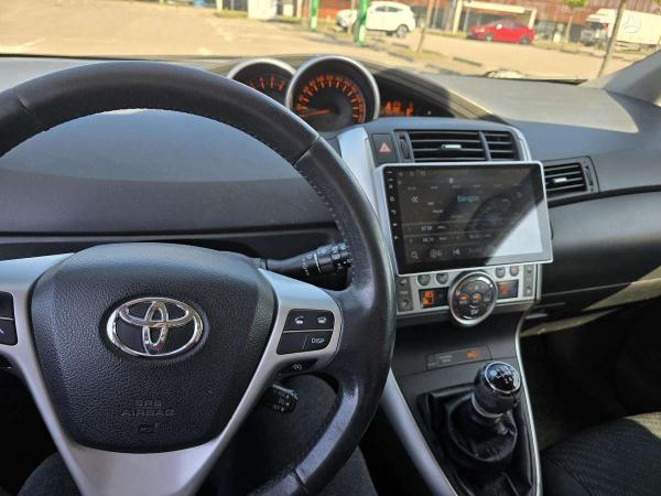 Balts Toyota Verso 2012 Klaipėda, ar dzinēja tilpumu 2.00 L un nobraukumu 332 tūkst. km par 2900 €, foto 8 vietnē AUTOMOTO.COM.LV