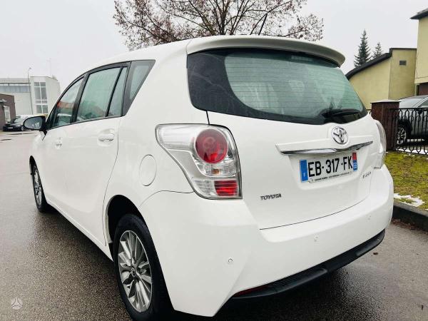 White Toyota Verso 2017 in Kaunas, with an engine capacity of 1.60 L and mileage of 218 thousand km for 7550 €, photo 3 on AUTOMOTO.COM.LV