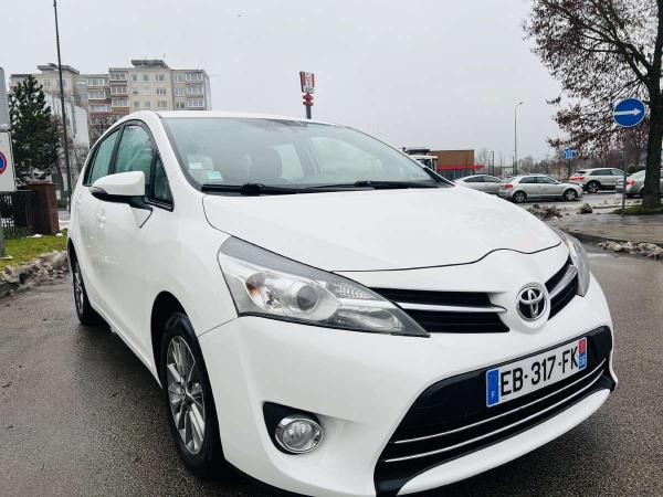 White Toyota Verso 2017 in Kaunas, with an engine capacity of 1.60 L and mileage of 218 thousand km for 7550 €, photo 4 on AUTOMOTO.COM.LV