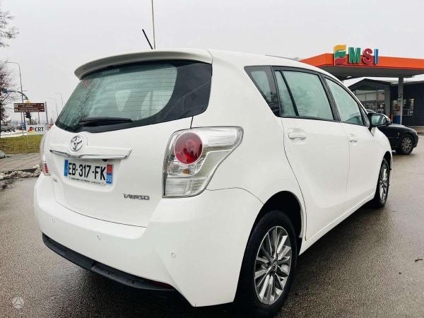 White Toyota Verso 2017 in Kaunas, with an engine capacity of 1.60 L and mileage of 218 thousand km for 7550 €, photo 7 on AUTOMOTO.COM.LV