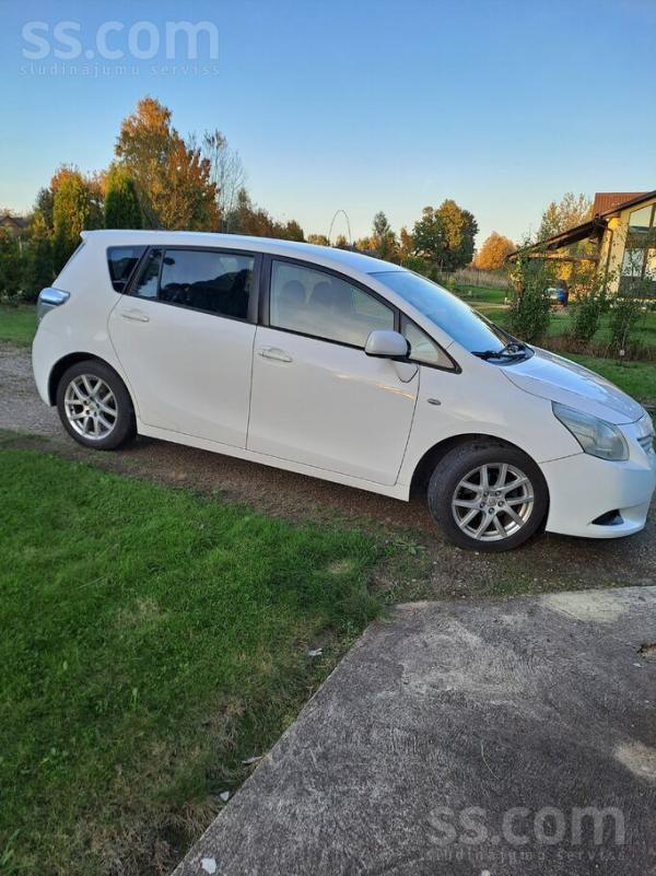 Balts Toyota Verso 2011 Jēkabpils, ar dzinēja tilpumu 2.00 L un nobraukumu 266 tūkst. km par 2650 €, foto 4 vietnē AUTOMOTO.COM.LV