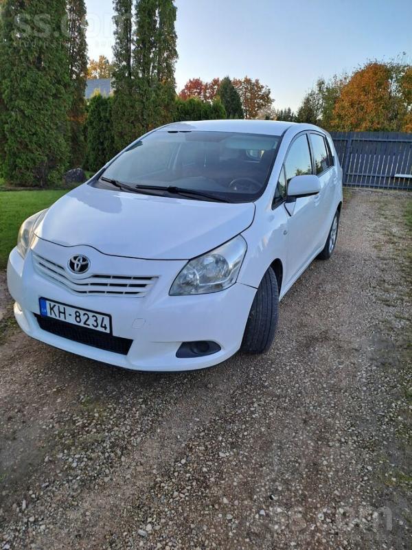 Balts Toyota Verso 2011 Jēkabpils, ar dzinēja tilpumu 2.00 L un nobraukumu 266 tūkst. km par 2650 €, foto 5 vietnē AUTOMOTO.COM.LV