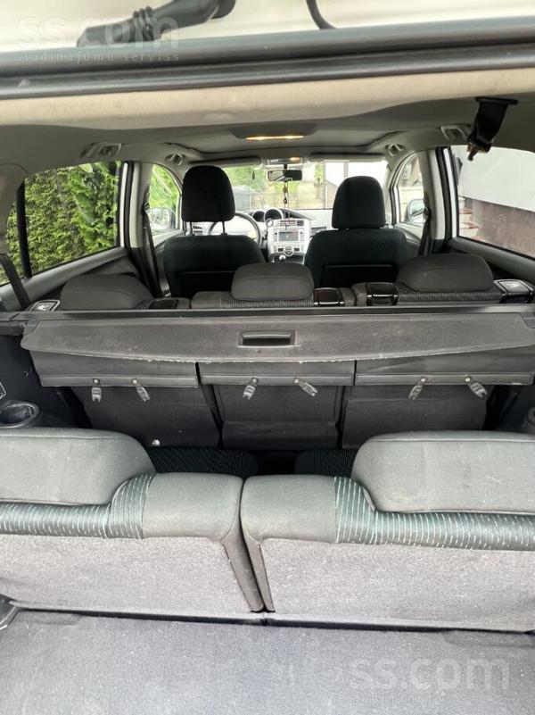 Balts Toyota Verso 2012 Daugavpils, ar dzinēja tilpumu 2.00 L un nobraukumu 300 tūkst. km par 3990 €, foto 7 vietnē AUTOMOTO.COM.LV