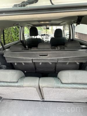 White Toyota Verso 2012 in Daugavpils, with an engine capacity of 2.00 L and mileage of 300 thousand km for 3990 €, photo 7 on AUTOMOTO.COM.LV